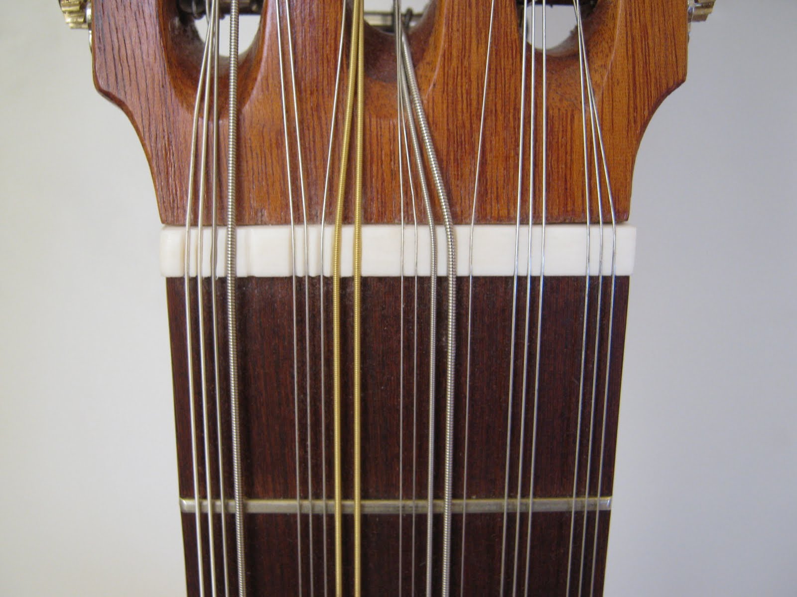 El guitarrón chileno | La guitarra y los instrumentos de cuerda pulsada